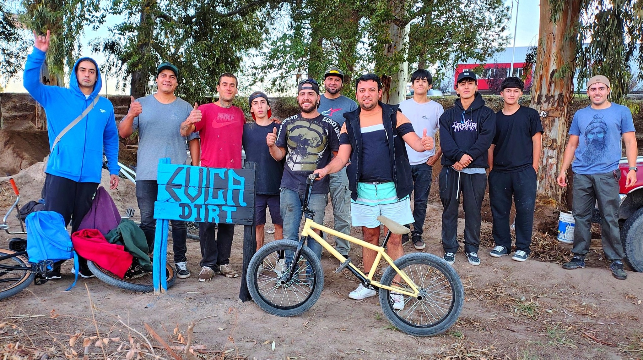 Primera competencia BMX en Centenario, freestyle y autos tunning ...